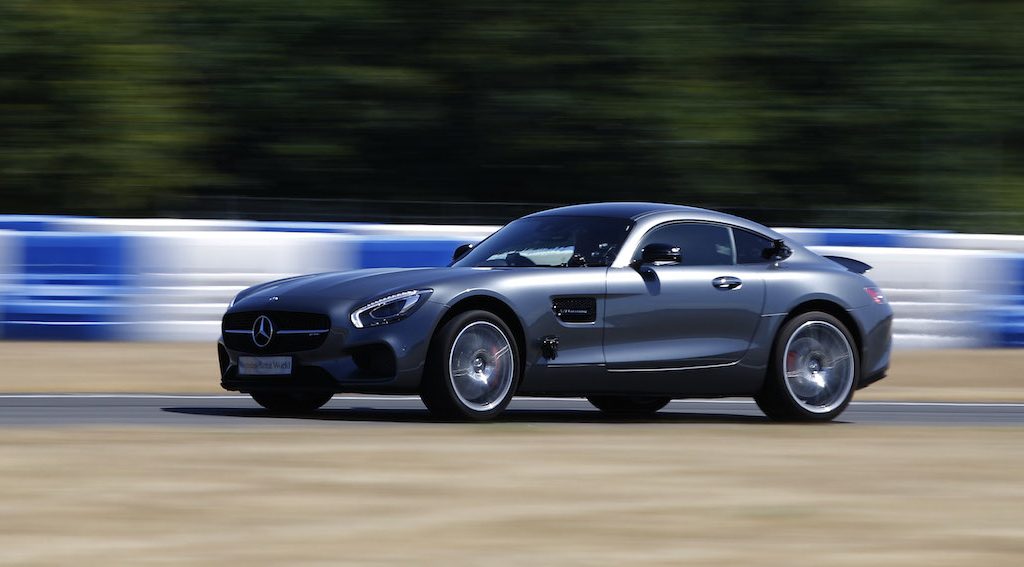 Formula One Driver Competes with Golf Pro in Mercedes-Benz Competition