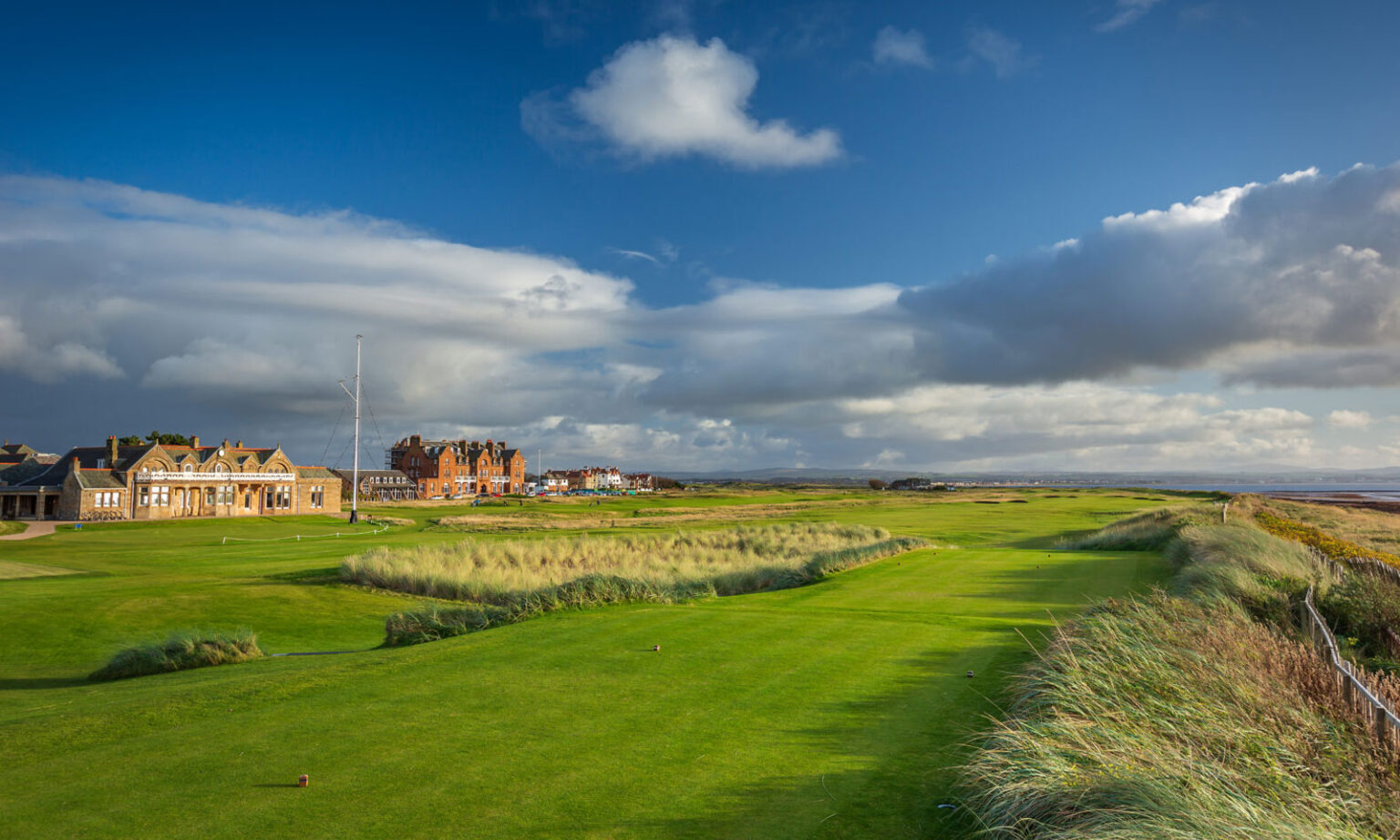 Top 10 British Golfing Gems for Your Bucket List - The 19th Hole Magazine